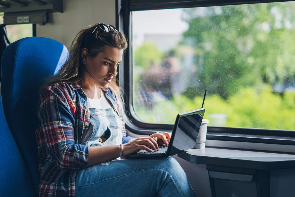 The complex working lives of commuter and non-commuter students - HEPI
